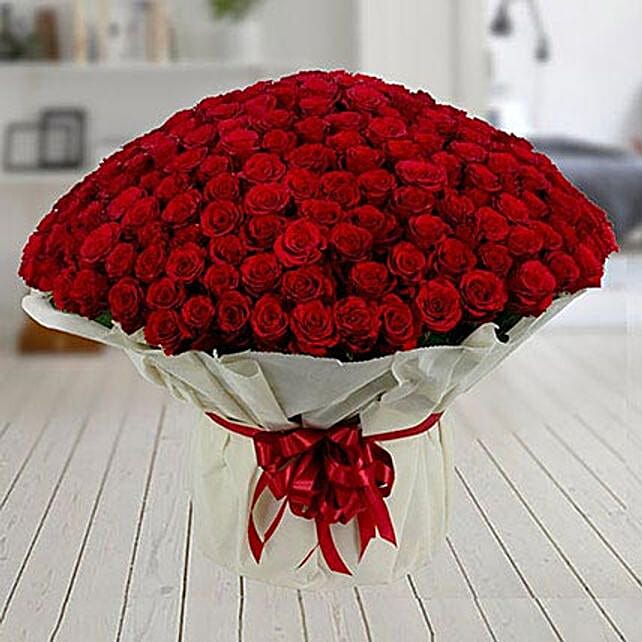 500 Red Roses Premium Bouquet | Gift Bunch of 500 red roses - Ferns N ...